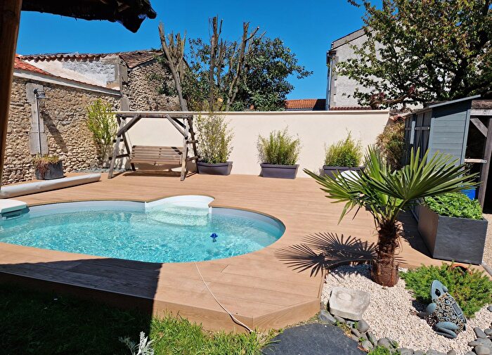 Maison à vendre - Cognac, Centre-ville, Gare - 9 pièces - 4 chambres