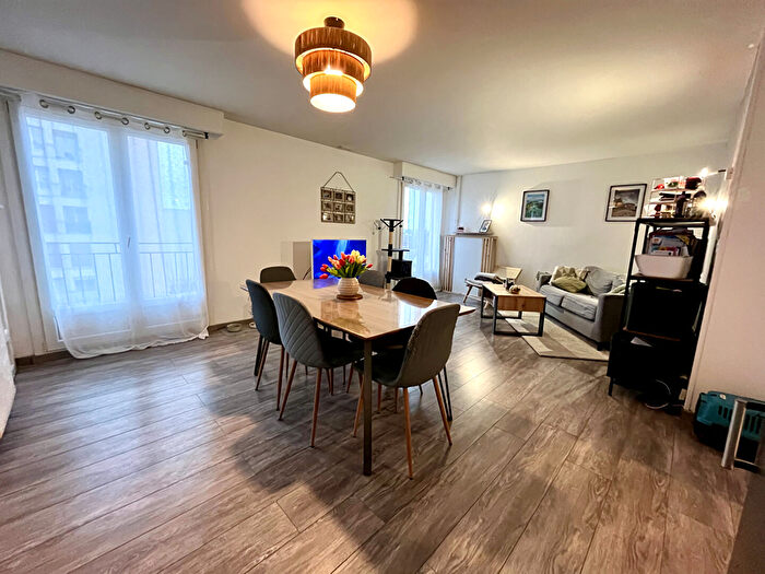 Appartement à vendre - Chenôve, Chenôve - 4 pièces - 2 chambres