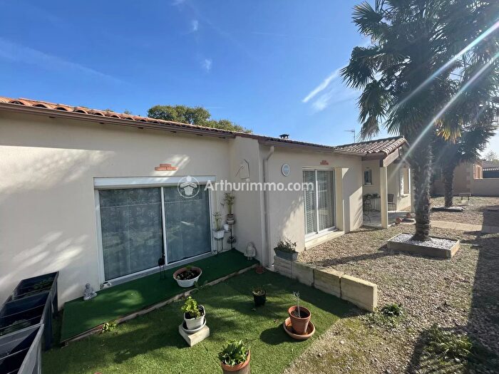 Maison à vendre - Matha - 9 pièces - 4 chambres