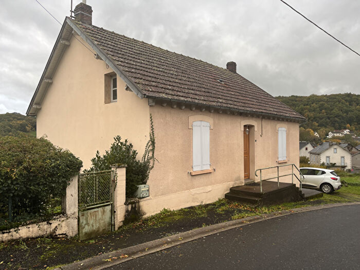 Maison à vendre - Ydes - 5 pièces - 3 chambres