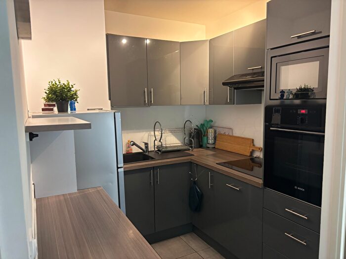 Appartement à louer - Meyzieu, Sud Ouest - 2 pièces - 1 chambre