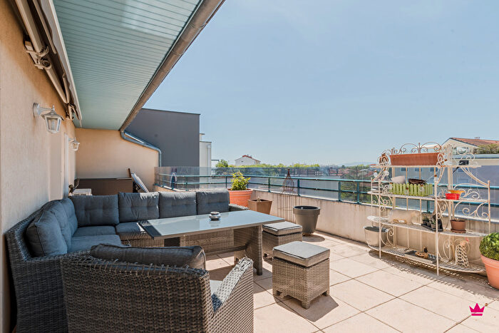Appartement 3 pièces à Décines-Charpieu, Centre-ville, à vendre