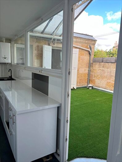 Appartement à louer - Bordeaux - 3 pièces - 2 chambres