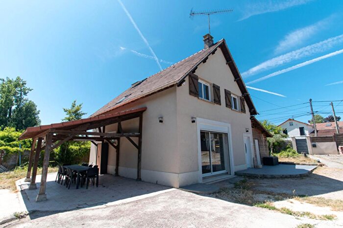 Leuville-sur-Orge : Maison 7 pièces à vendre