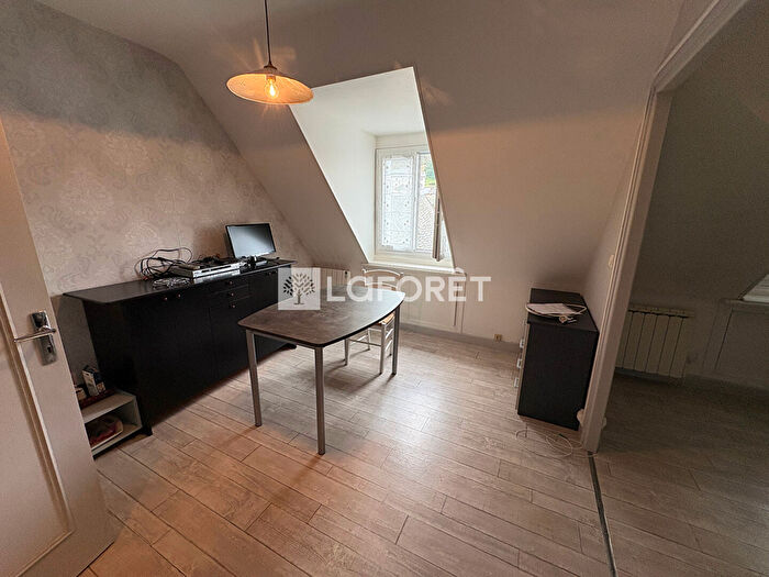 Appartement à louer - Riom-ès-Montagnes - 1 pièce - 1 chambre