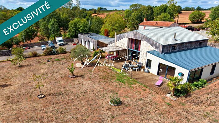 Maison 8 pièces à vendre à Le Champ-Saint-Père