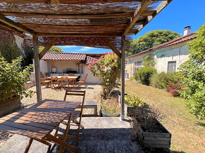 Maison à vendre - Saint-Antoine-Cumond - 8 pièces - 4 chambres