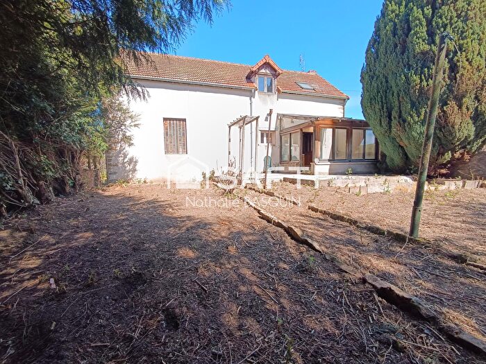 Maison 5 pièces à Genouilly, à vendre