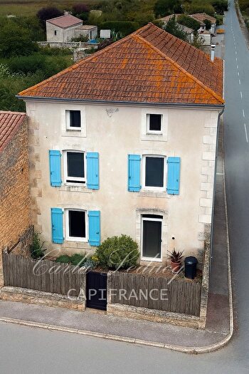 Saint-Christophe-sur-Roc : Maison 6 pièces à vendre