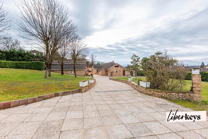 Maison à vendre - Saint-Marcel-Bel-Accueil - 8 pièces - 5 chambres