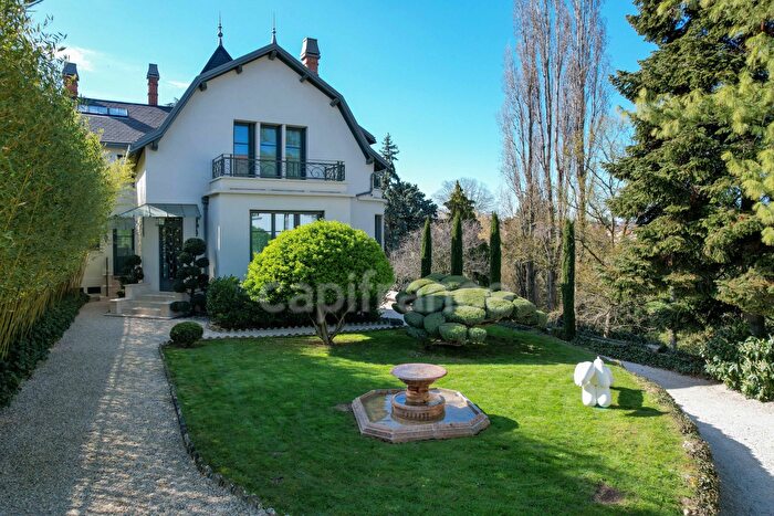 Roanne, Clermont : Maison 6 pièces à vendre