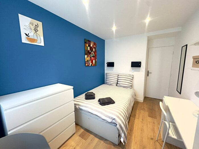 Appartement à louer - Carcassonne - 5 pièces - 4 chambres