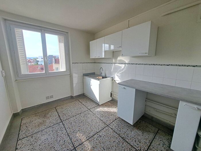 Appartement à louer - Bien Assis, Clermont-Ferrand - 3 pièces - 2 chambres