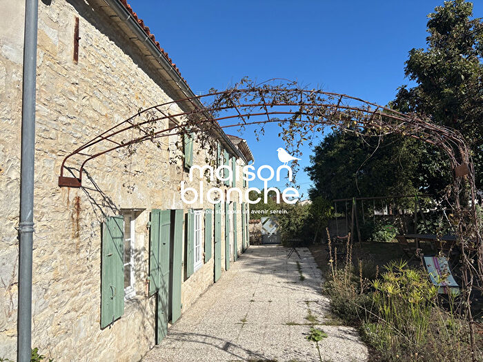 Saint-Saturnin-du-Bois : Maison 8 pièces à vendre