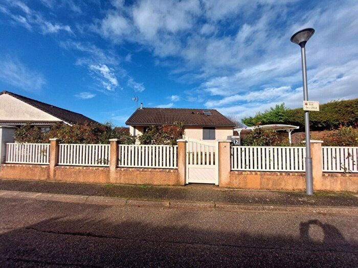 Maison à louer - La-Jacquiere, Meyzieu - 3 pièces - 2 chambres