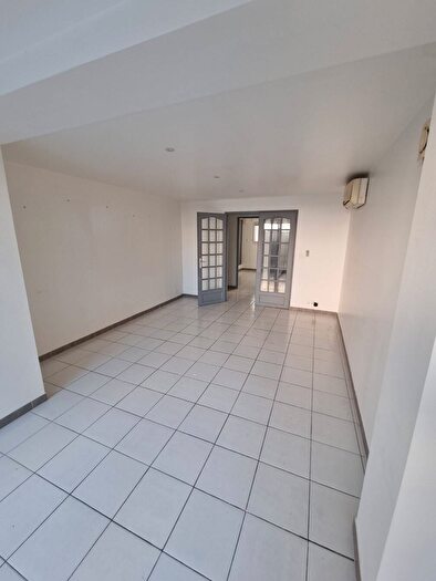 Appartement à louer - Arles - 2 pièces - 1 chambre