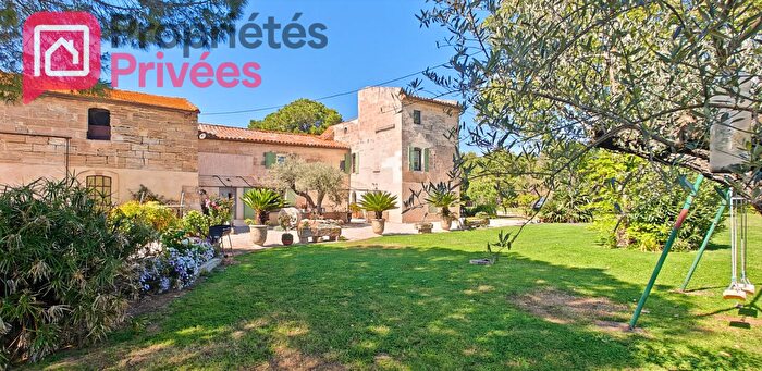 Arles, Mas-Thibert, Salin-de-Giraud : Maison 11 pièces à vendre
