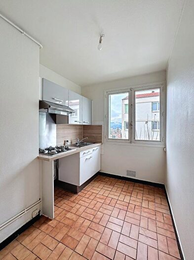 Appartement à louer - Chamalières, Les Roches - 4 pièces - 2 chambres