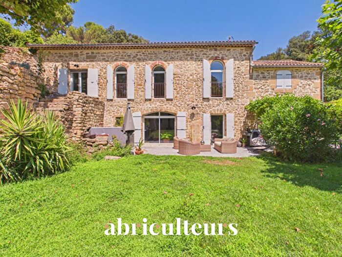 Maison 6 pièces à Grans, à vendre
