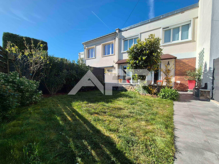 Maison à vendre - Chatou, Nord - 6 pièces - 5 chambres