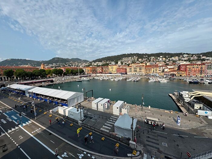 Appartement à vendre - Nice, Le Port - 2 pièces - 1 chambre