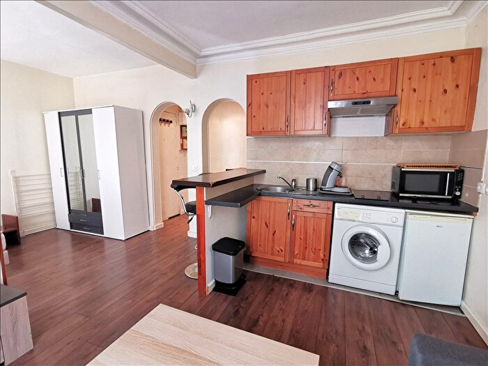 Appartement 1 pièce à Paris 17ème, La Fourche, Guy Moquet, à louer