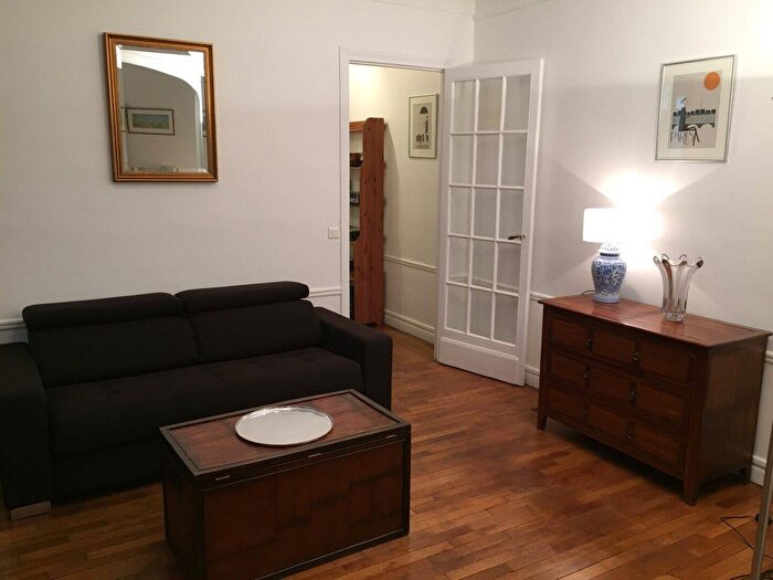 Appartement 2 pièces à louer à Cambronne-Garibaldi, Paris ème arrondissement