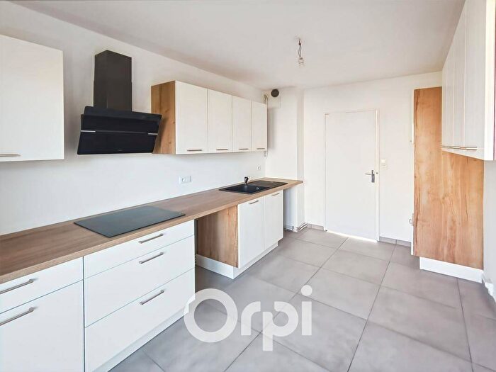 Appartement à louer - Le Bourg sous la Roche-Coteau, La Roche-sur-Yon - 4 pièces - 3 chambres