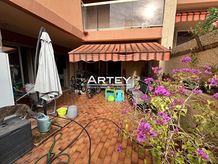 Appartement à louer - Hyères - 3 pièces - 2 chambres