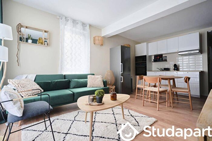 Centre Ville, Reims : Appartement 1 pièce à louer
