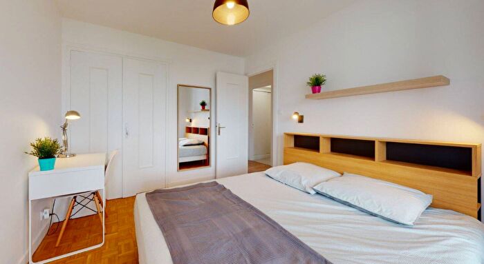 Appartement à louer - Le Grand Trou, Lyon ème arrondissement - 6 pièces - 2 chambres