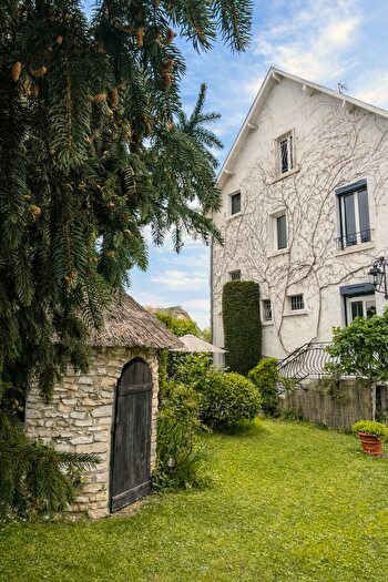 Bourges, Aéroport, Vauvert, Pierrelay, Pissevieille : Maison 7 pièces à vendre