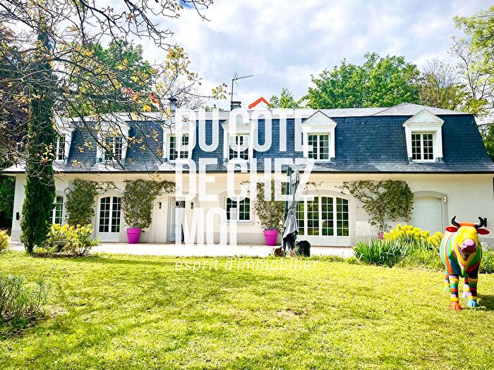 Maison à louer - Basses-Barolles, Saint-Genis-Laval - 7 pièces - 5 chambres