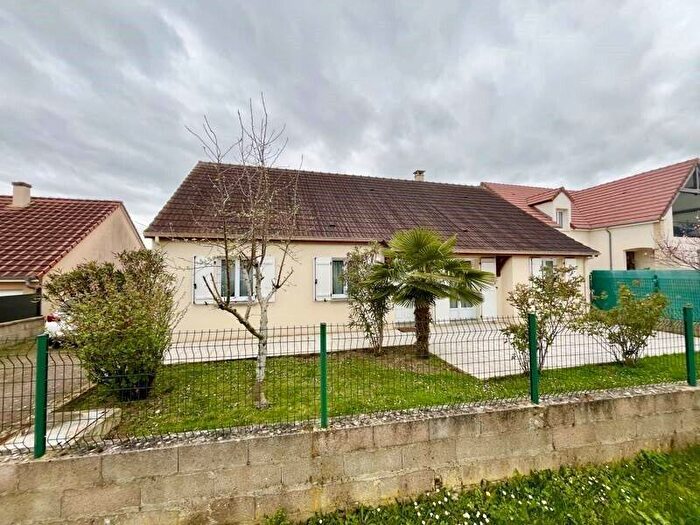 Maison à louer - Turly, Bourges - 5 pièces - 4 chambres