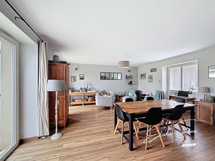 Maison à vendre - Soulaire-et-Bourg - 7 pièces - 5 chambres