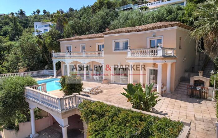 Mandelieu-la-Napoule, Les Termes : Maison 6 pièces à vendre