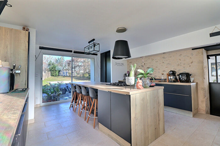 Maison à vendre - Léogeats - 10 pièces - 3 chambres