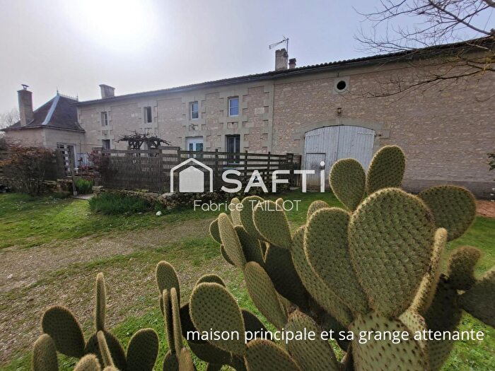 Maison à vendre - Vendeuvre-du-Poitou - 14 pièces - 10 chambres