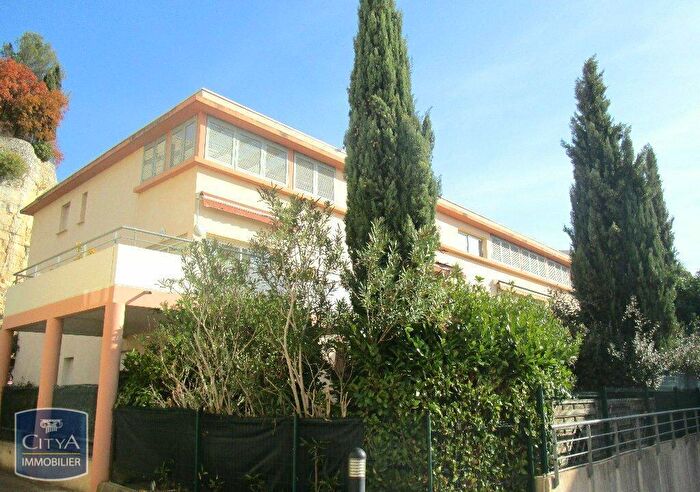 Appartement 3 pièces à Nîmes, Tour Magne, à louer