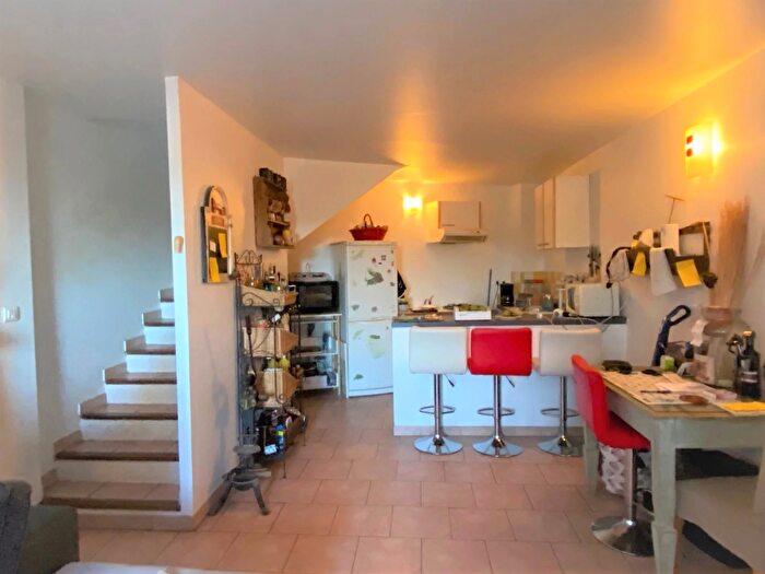 Maisons à vendre et appartements à louer - 1