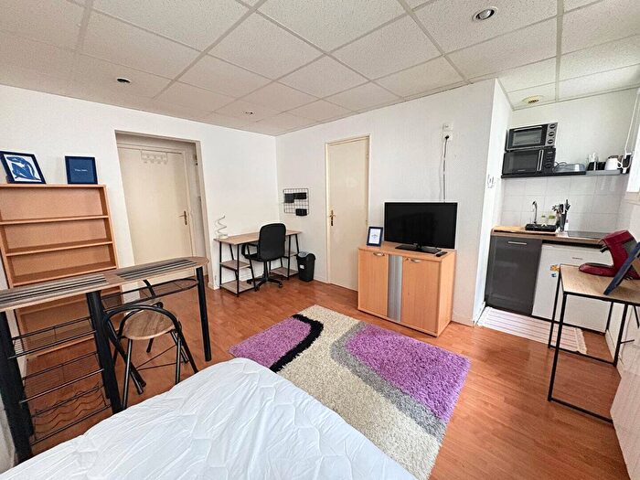 Appartement à louer - Bourgogne-Châtelet, Orleans - 1 pièce