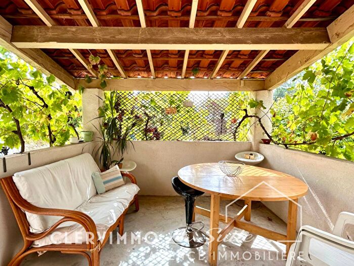 Maison à louer - Marseille ème - 2 pièces - 1 chambre