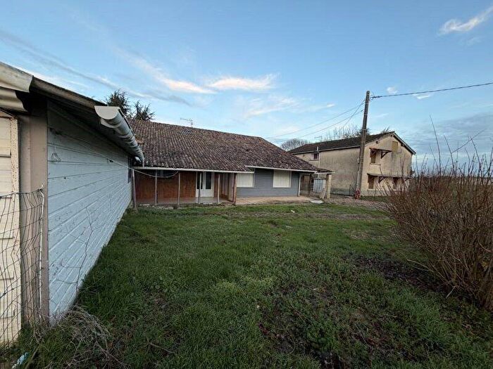 Maison à louer - Caumont-sur-Garonne - 3 pièces - 2 chambres
