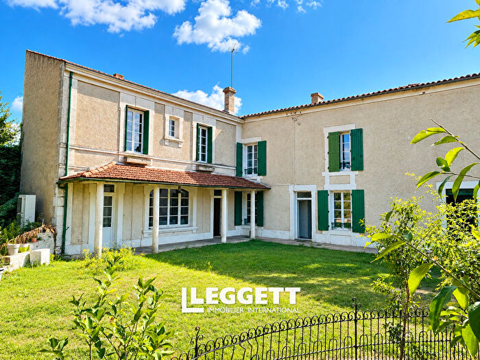Marcillac-Lanville - Maison 10 pièces à vendre
