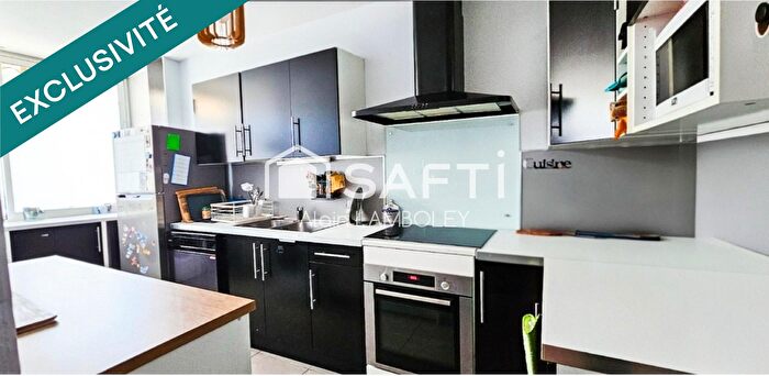 Appartement à vendre - Pertuis, Centre-ville, Fours à Chaux, Claret - 3 pièces - 2 chambres