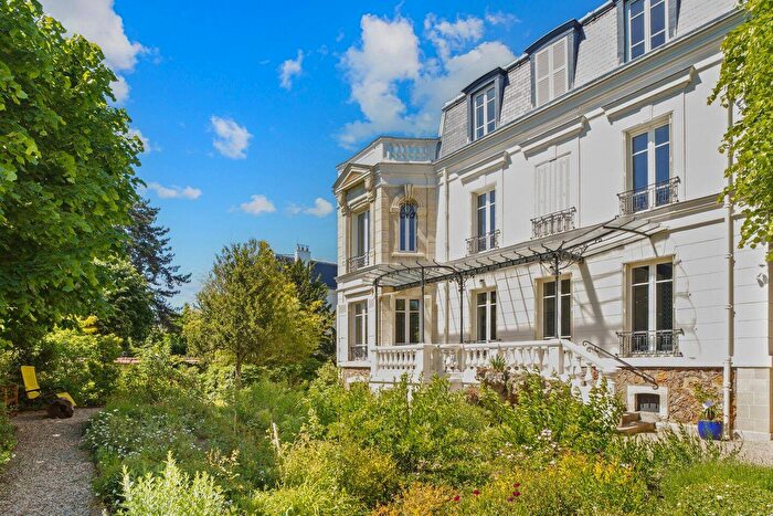 Maison à louer - Centre, Le Vésinet - 7 pièces - 5 chambres