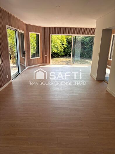 Maison 7 pièces à Méréville, à vendre