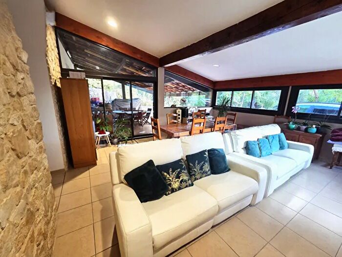 Saint-Estève : Maison 9 pièces à vendre