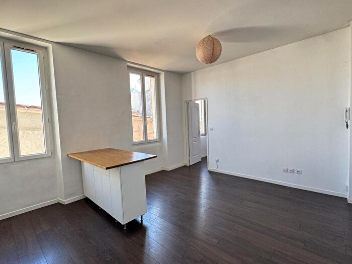 Appartement à louer - Marseille e  - 2 pièces - 1 chambre