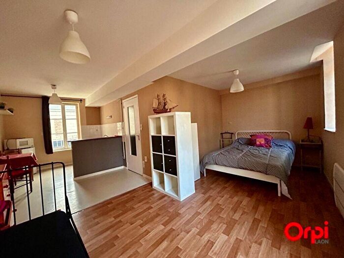 Appartement à louer - Plateau, Laon - 1 pièce